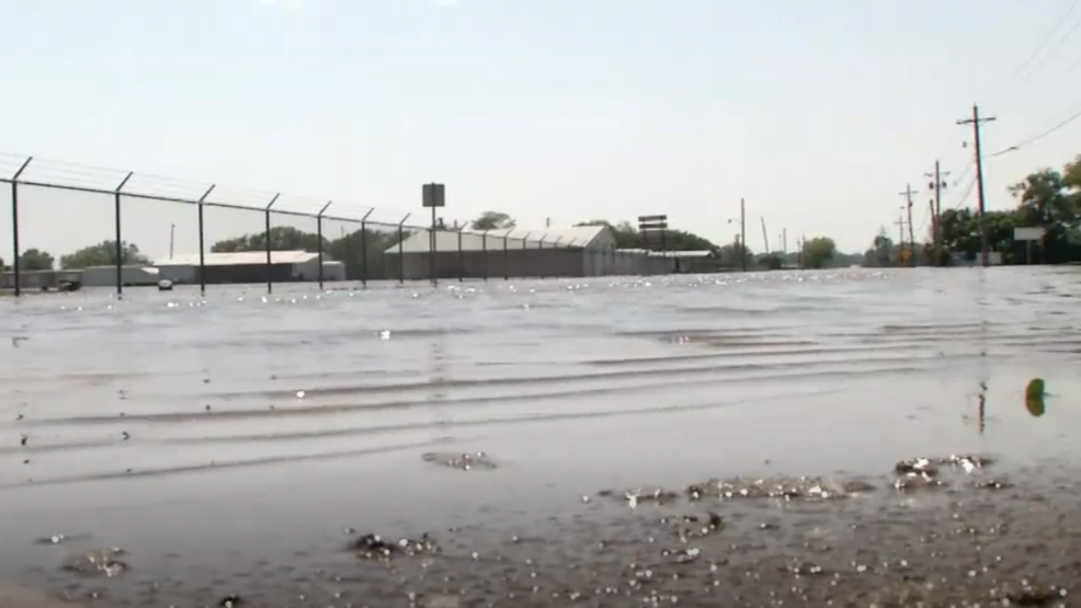 Flooding leaves behind pools of standing water, health concerns | KOKH