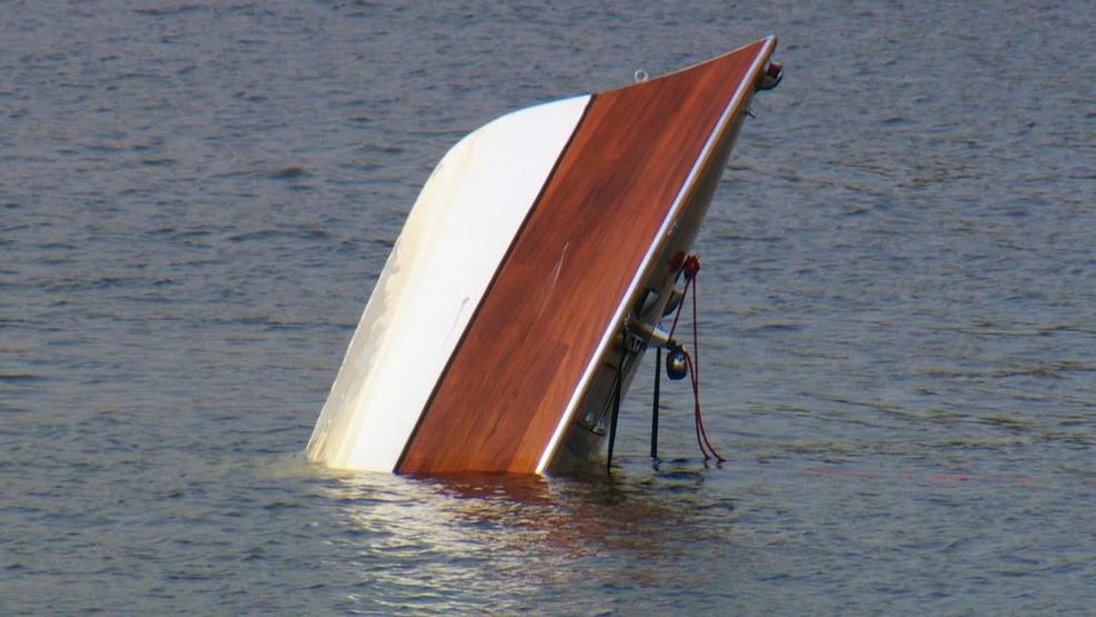 Classic speedboat overturns in Willamette, boater rescued | KATU